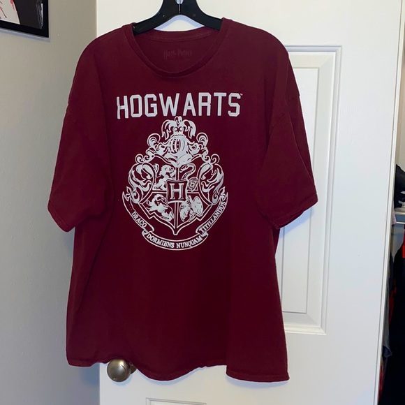 Warner Bros. | Tops | Harry Potter Maroon Hogwarts Crest Tee 2xl | Poshmark